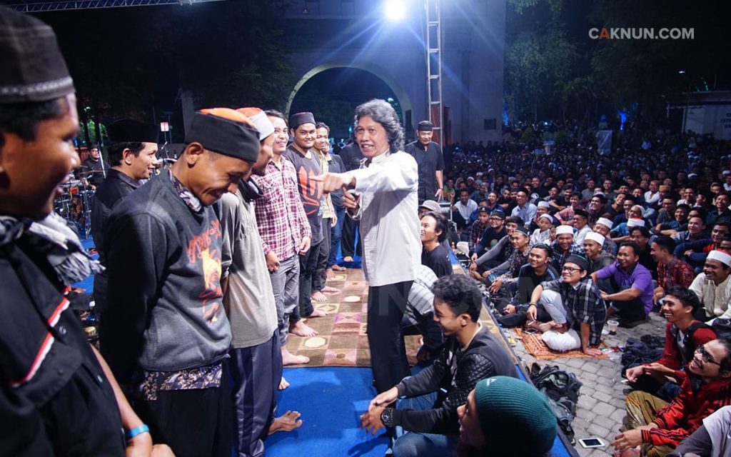 Tradisi “Urip Iku Urup” • CakNun.com