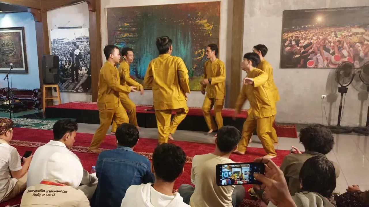 Tari Dampeng Sambut SastraLiman • CakNun.com